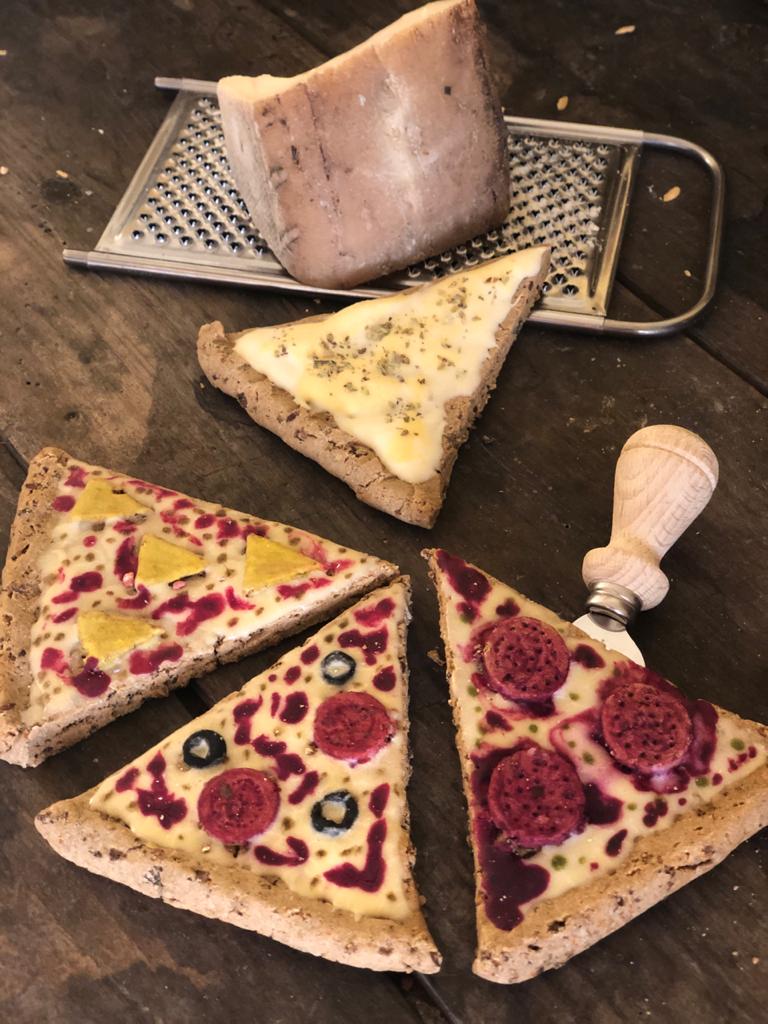 Crunchy dog-pizza made from meat and carrots in four delicous flavours